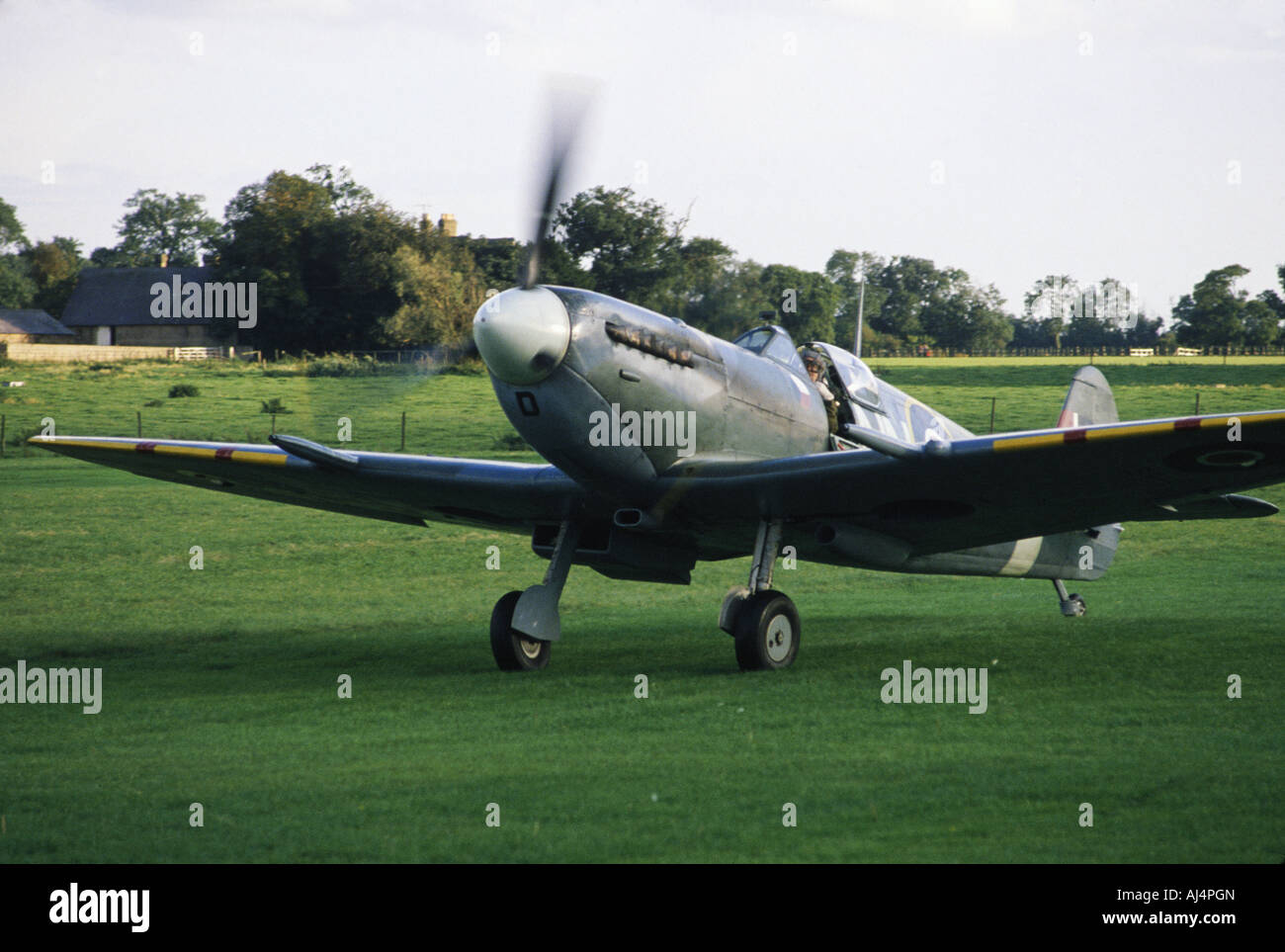 Spitfire mkvc hi-res stock photography and images - Alamy