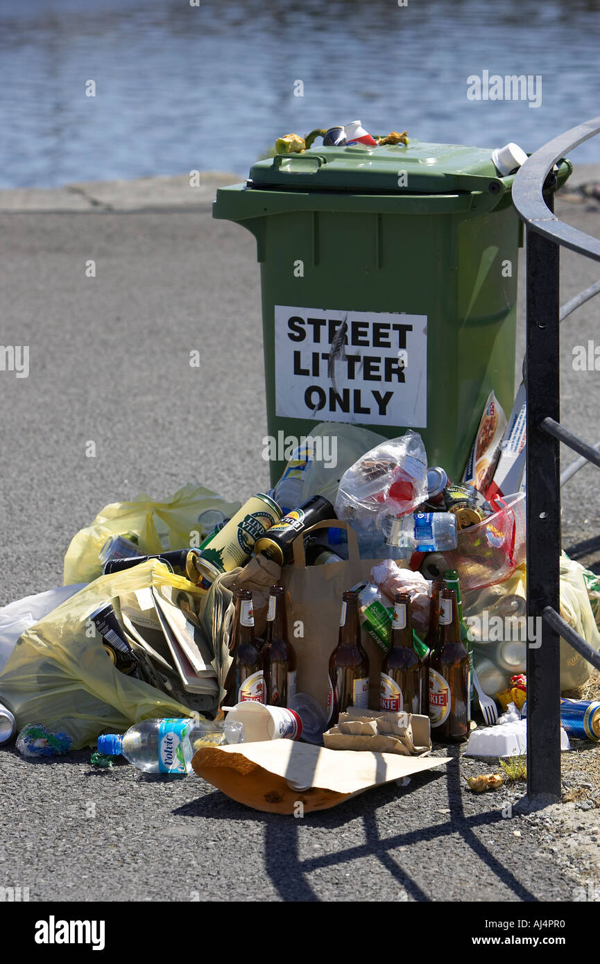 Overfull trash hi-res stock photography and images - Alamy