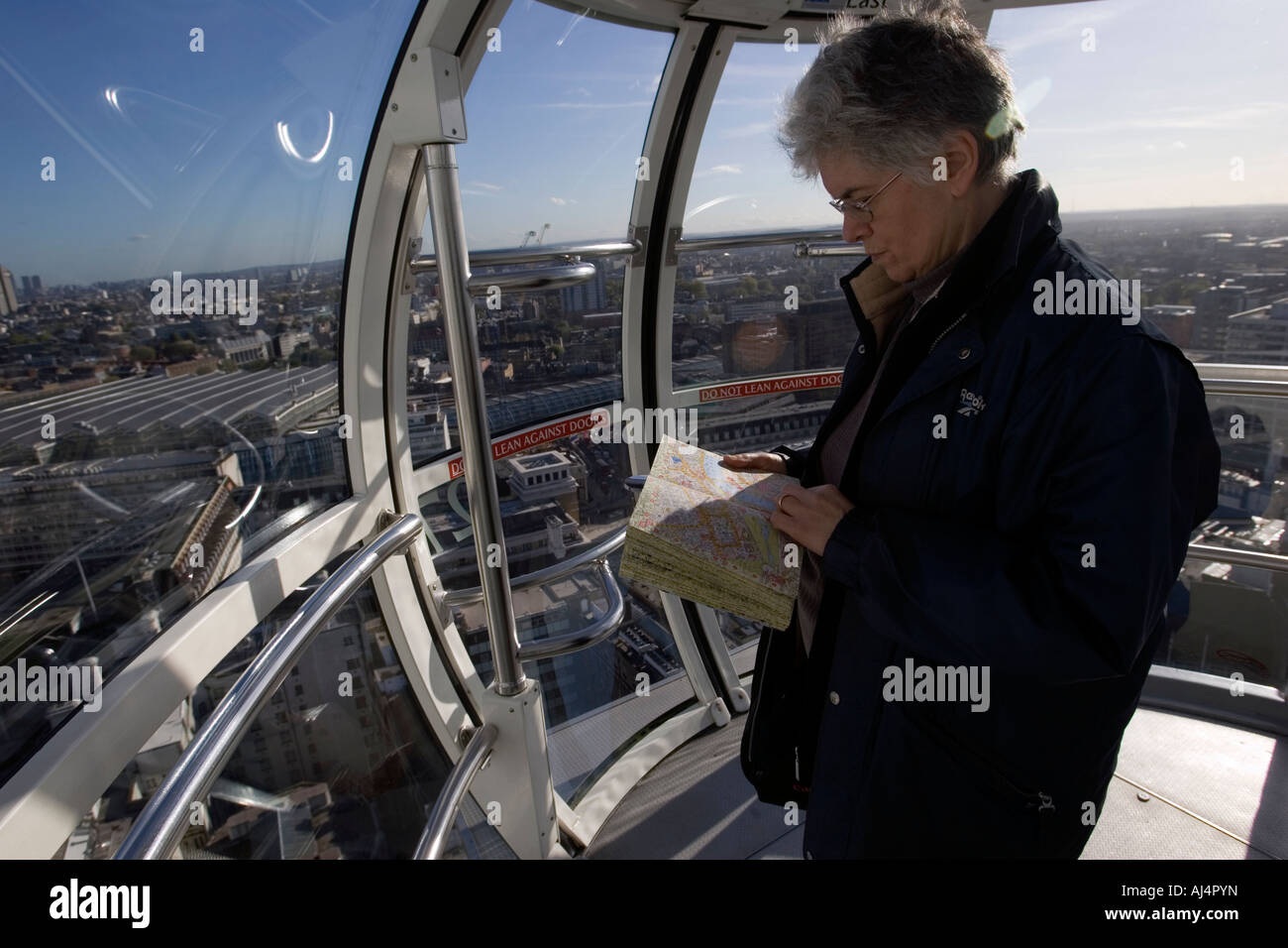 Tourist map of london eye hi-res stock photography and images - Alamy