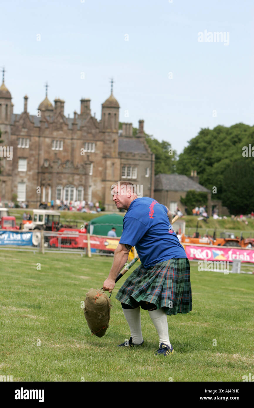 Sheaf tossing competition hi-res stock photography and images - Alamy