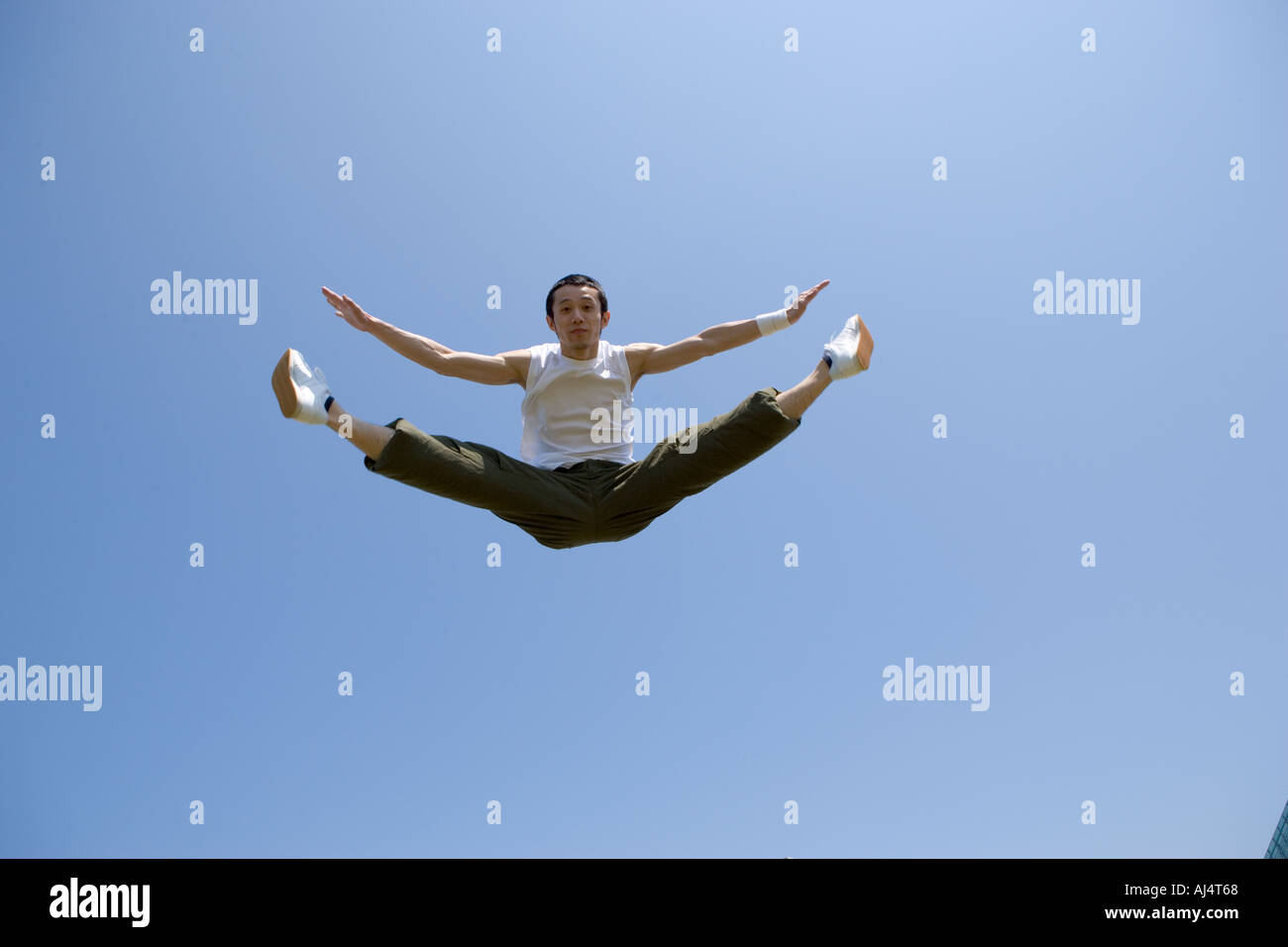 Young man jumping doing splits hi-res stock photography and images - Alamy