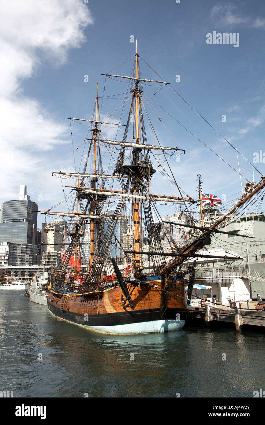 National Maritime Museum Endeavour ship replica in Darling Harbour ...