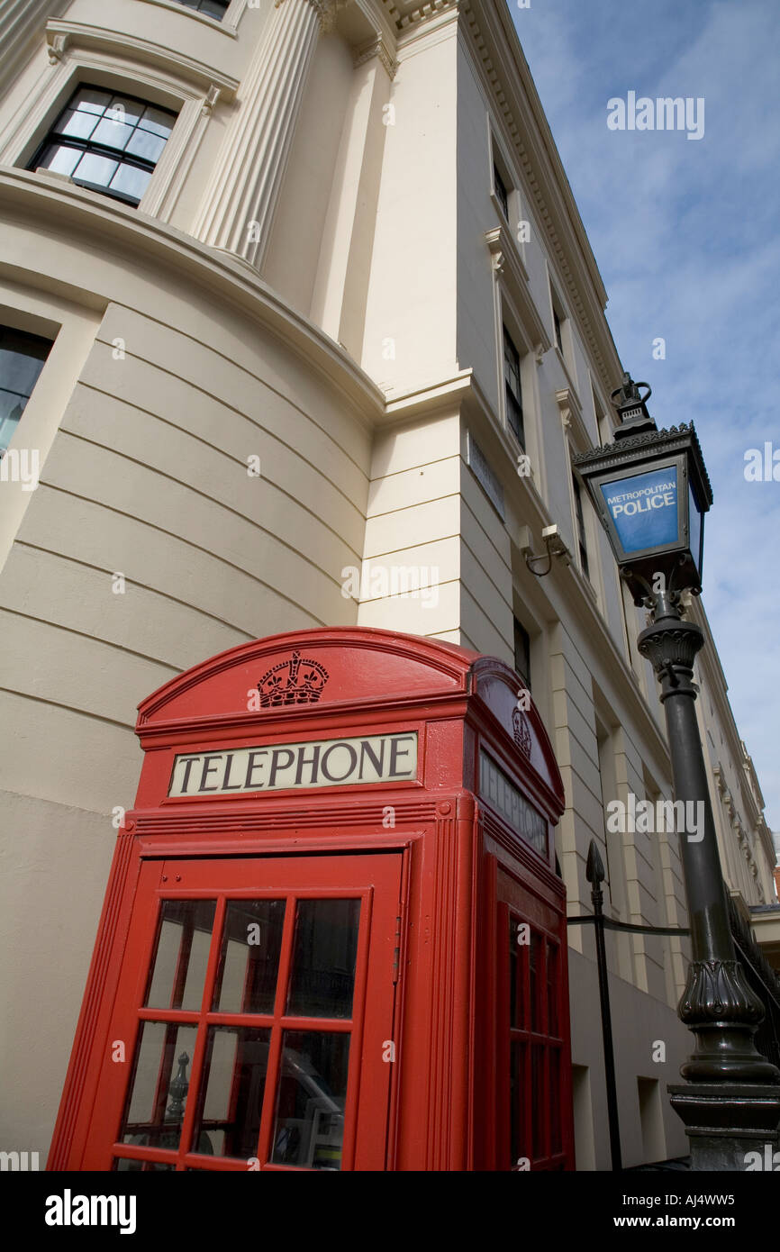 Trafalgar square police box hi-res stock photography and images - Alamy