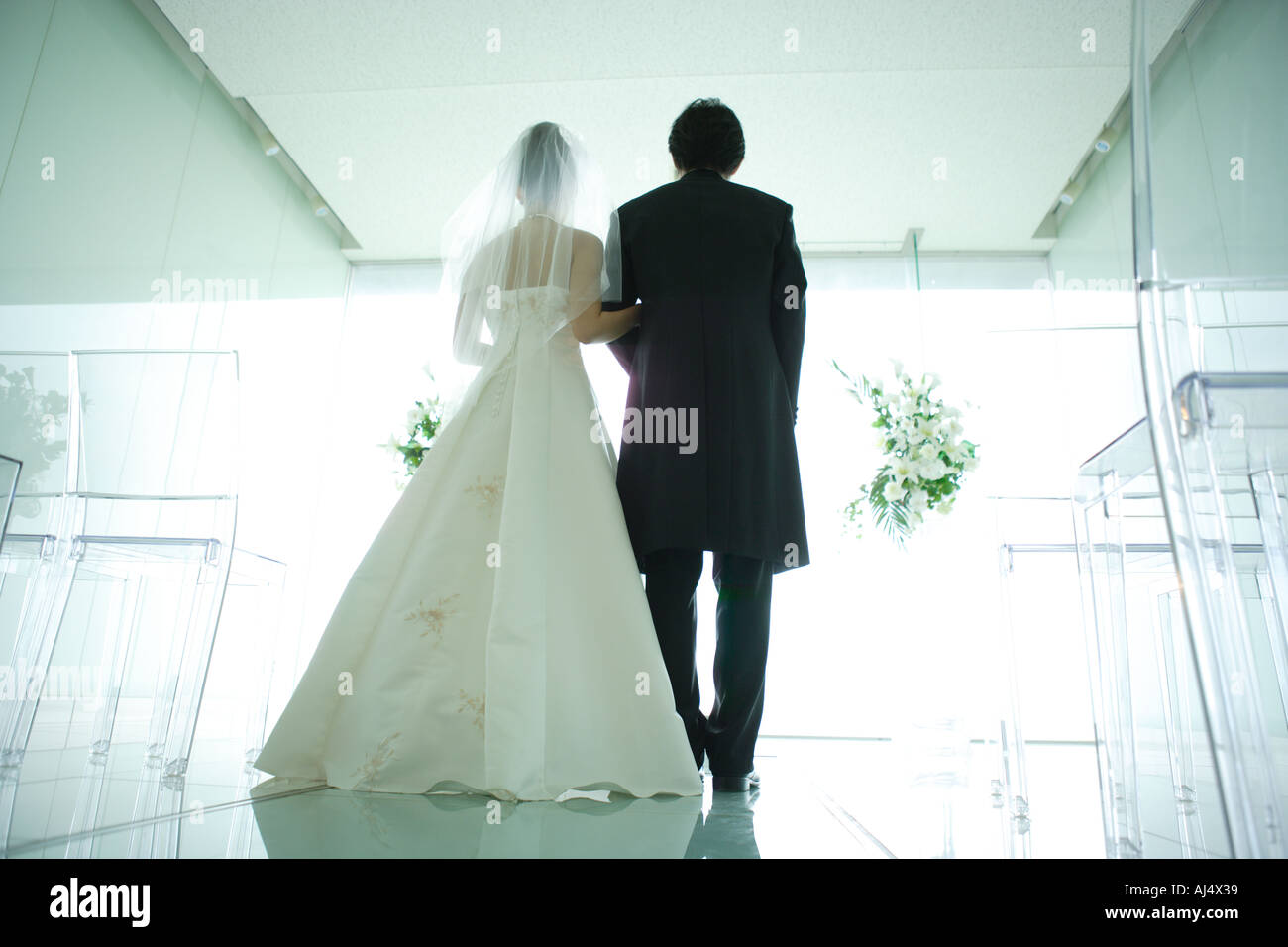Rear view of bride and groom at altar Stock Photo - Alamy
