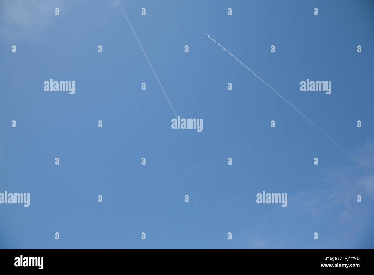 Plane fly over london hi-res stock photography and images - Alamy