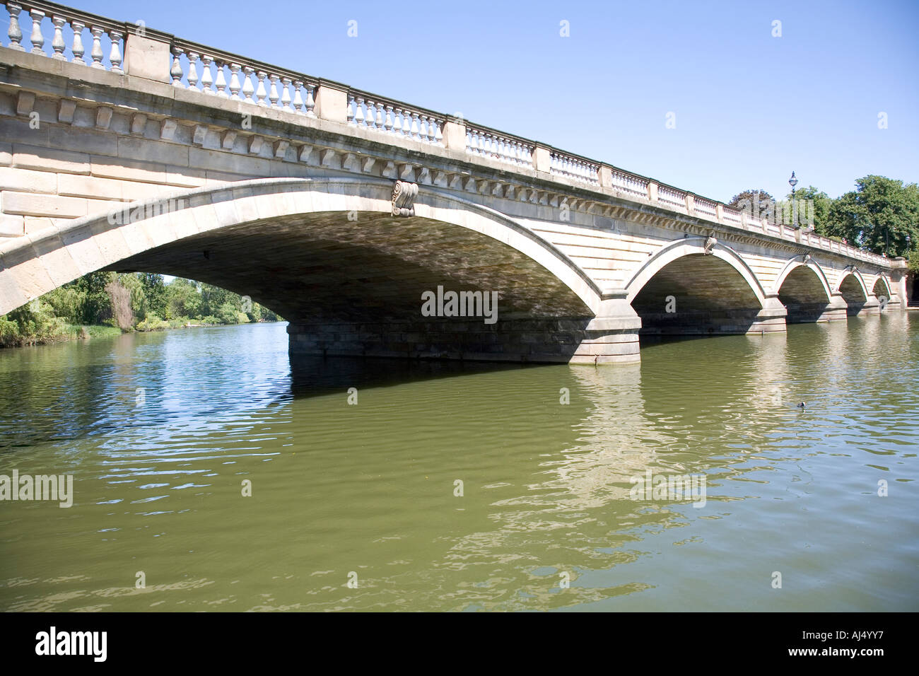 Serpentine bridge hyde park hi-res stock photography and images - Alamy