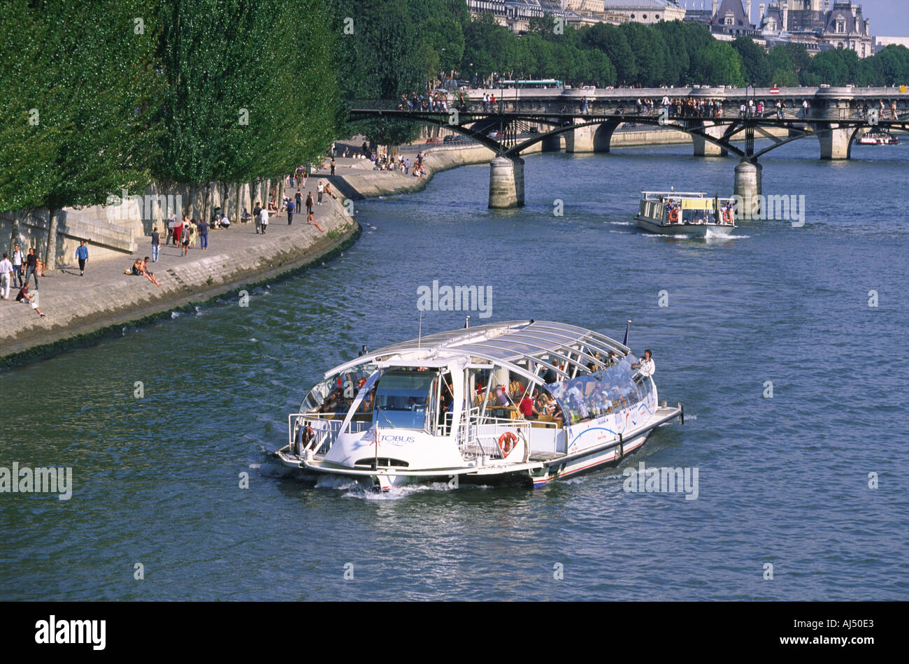 Batobus pleasure boat River Seine Pont des Arts Paris France Stock ...