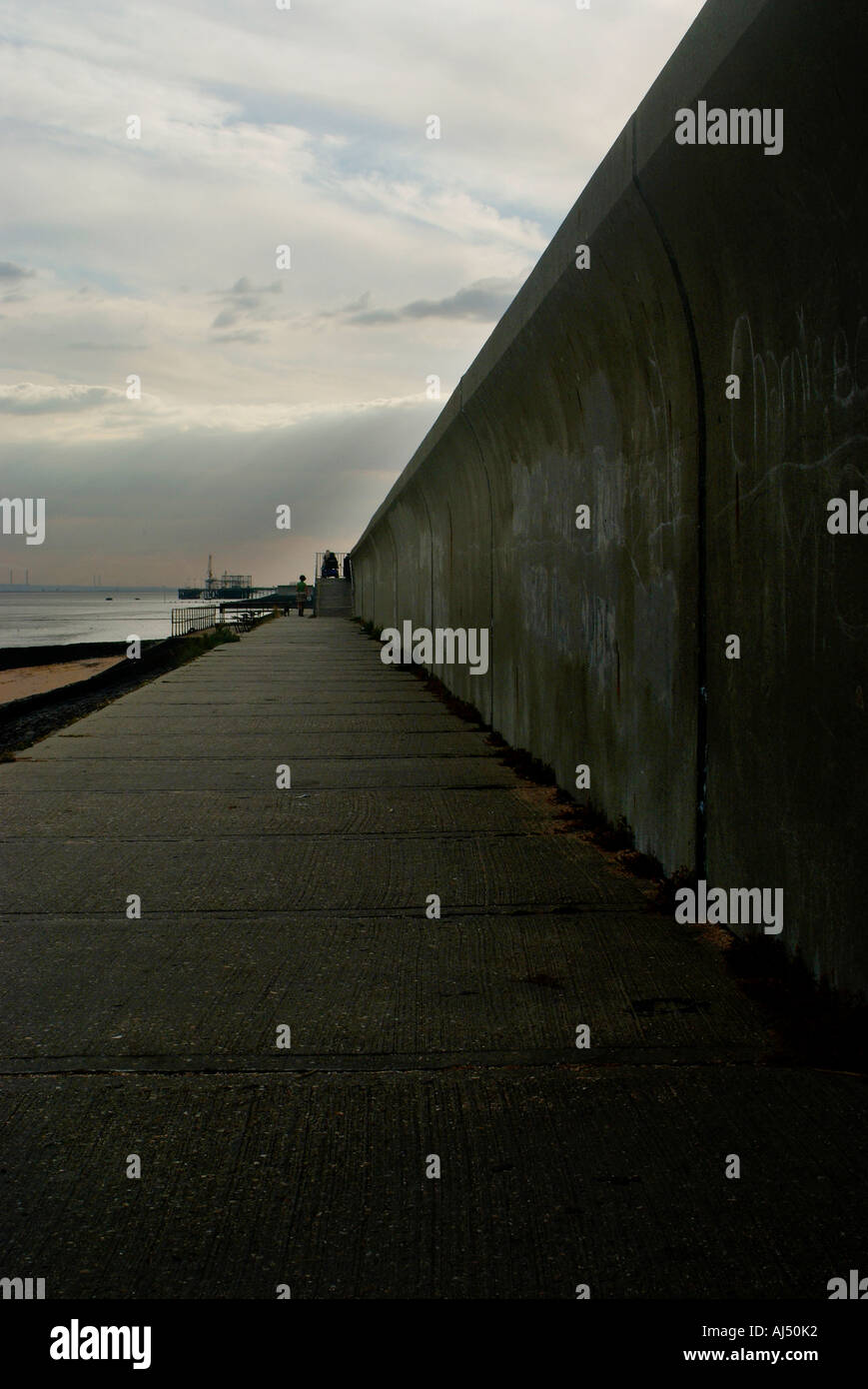 Sea wall and flood defence Stock Photo - Alamy