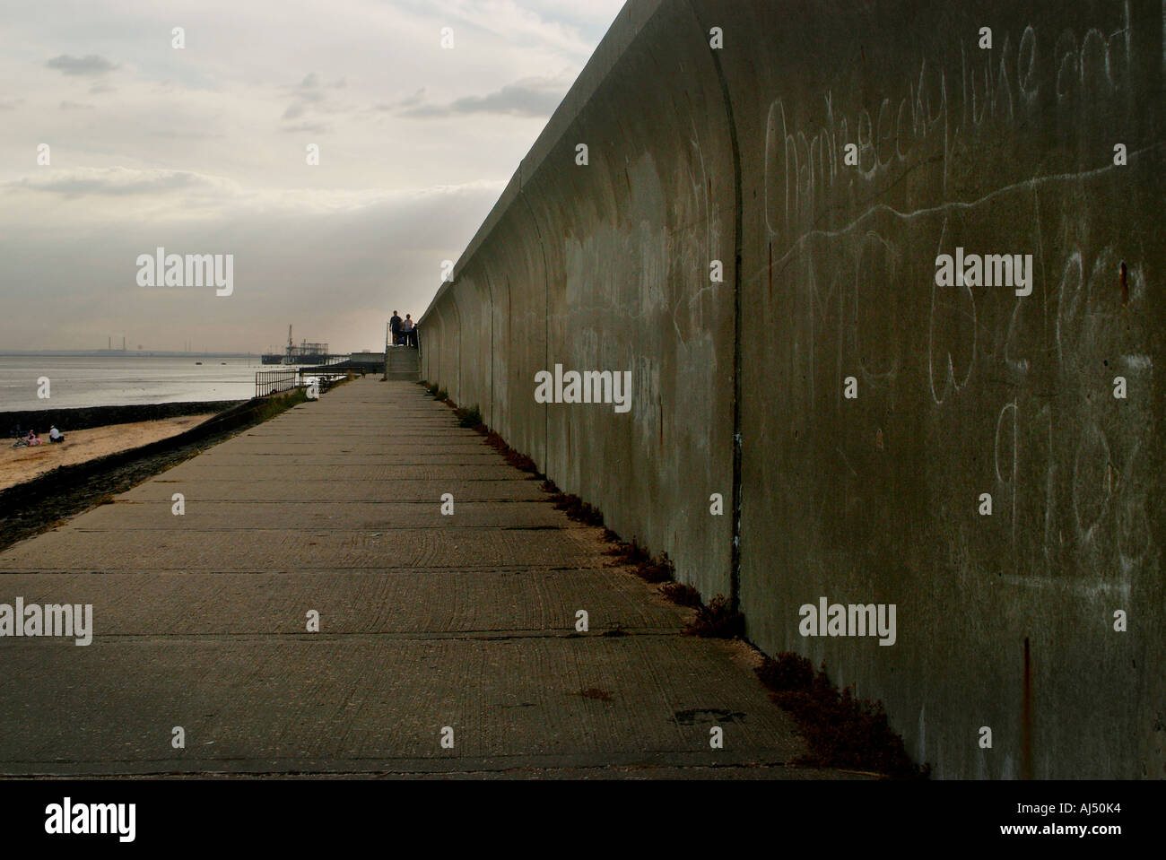 Sea wall and flood defence Stock Photo - Alamy
