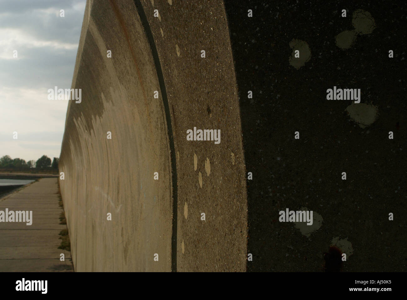 Sea wall and flood defence Stock Photo - Alamy