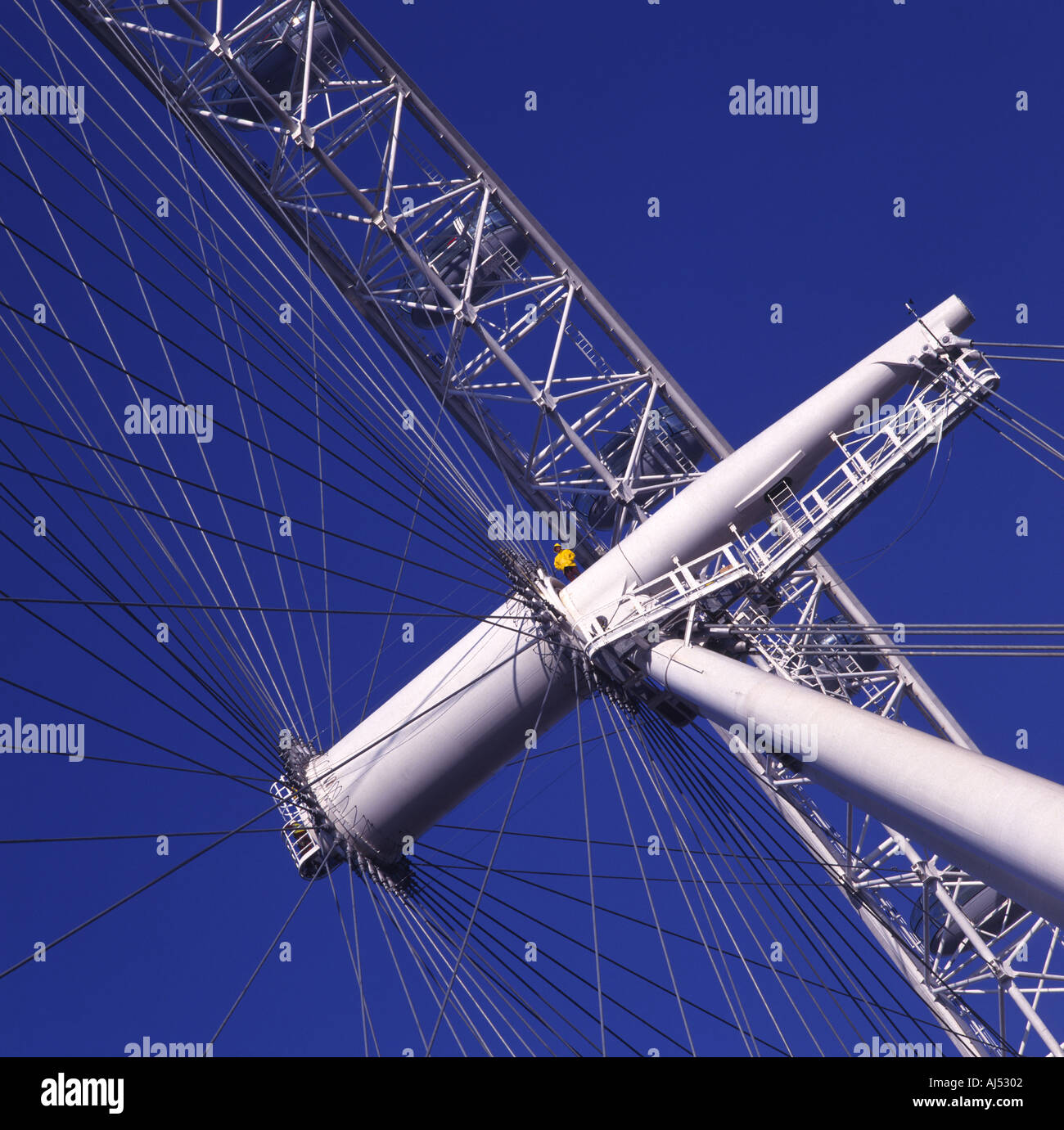The London Eye during its construction phase Stock Photo - Alamy