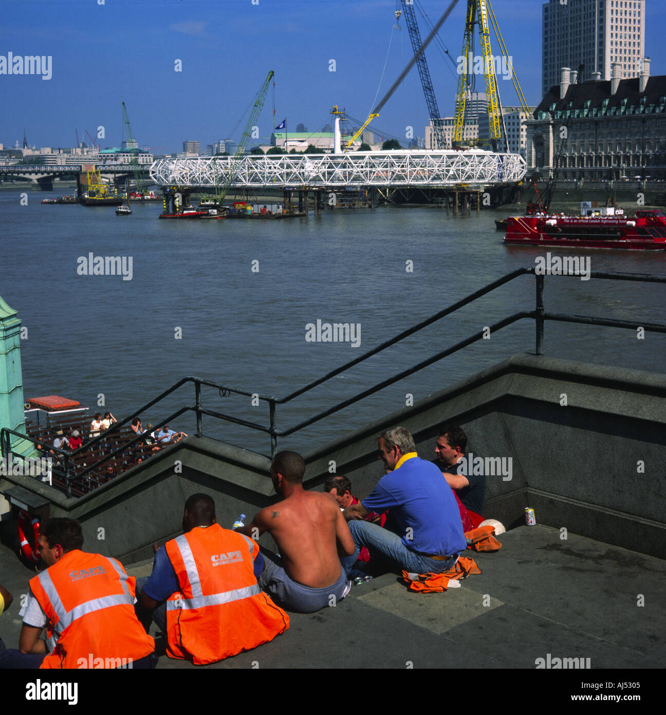 London Eye during its construction phase Stock Photo - Alamy London Eye during its construction phase Stock Photo - Alamy