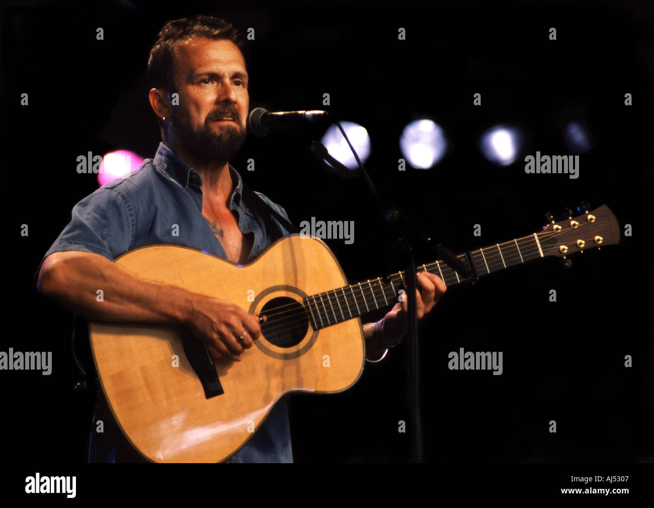 Martin simpson guitarist hi-res stock photography and images - Alamy