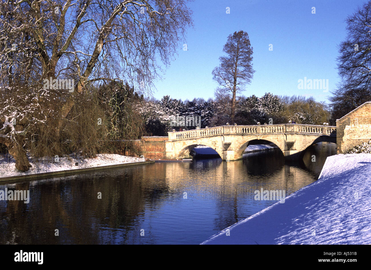 Cambridge snow clare bridge hi-res stock photography and images - Alamy