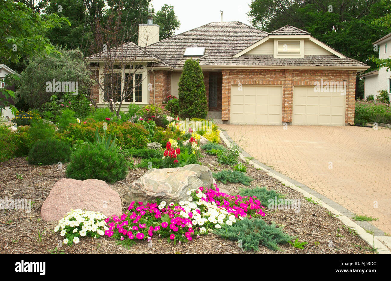 Suburban flowers hi-res stock photography and images - Alamy