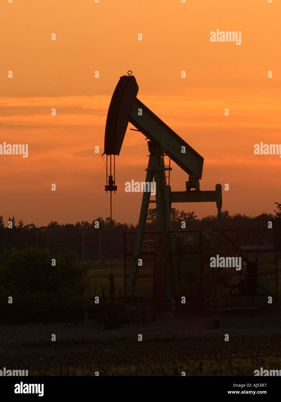 Oil pumping oil hi-res stock photography and images - Alamy