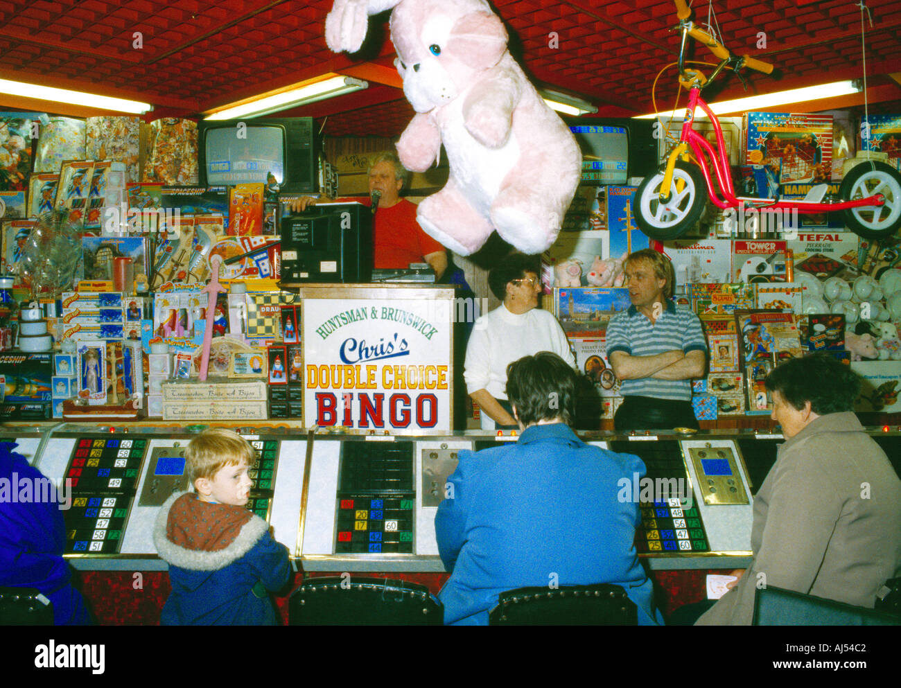 Young people playing bingo hi-res stock photography and images - Alamy