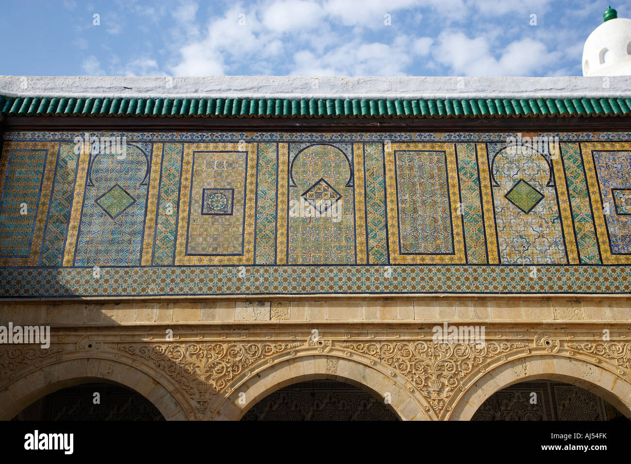 Barber's Mosque (Mosque Sidi Sahbi), Kairouan, Tunisia Stock Photo - Alamy