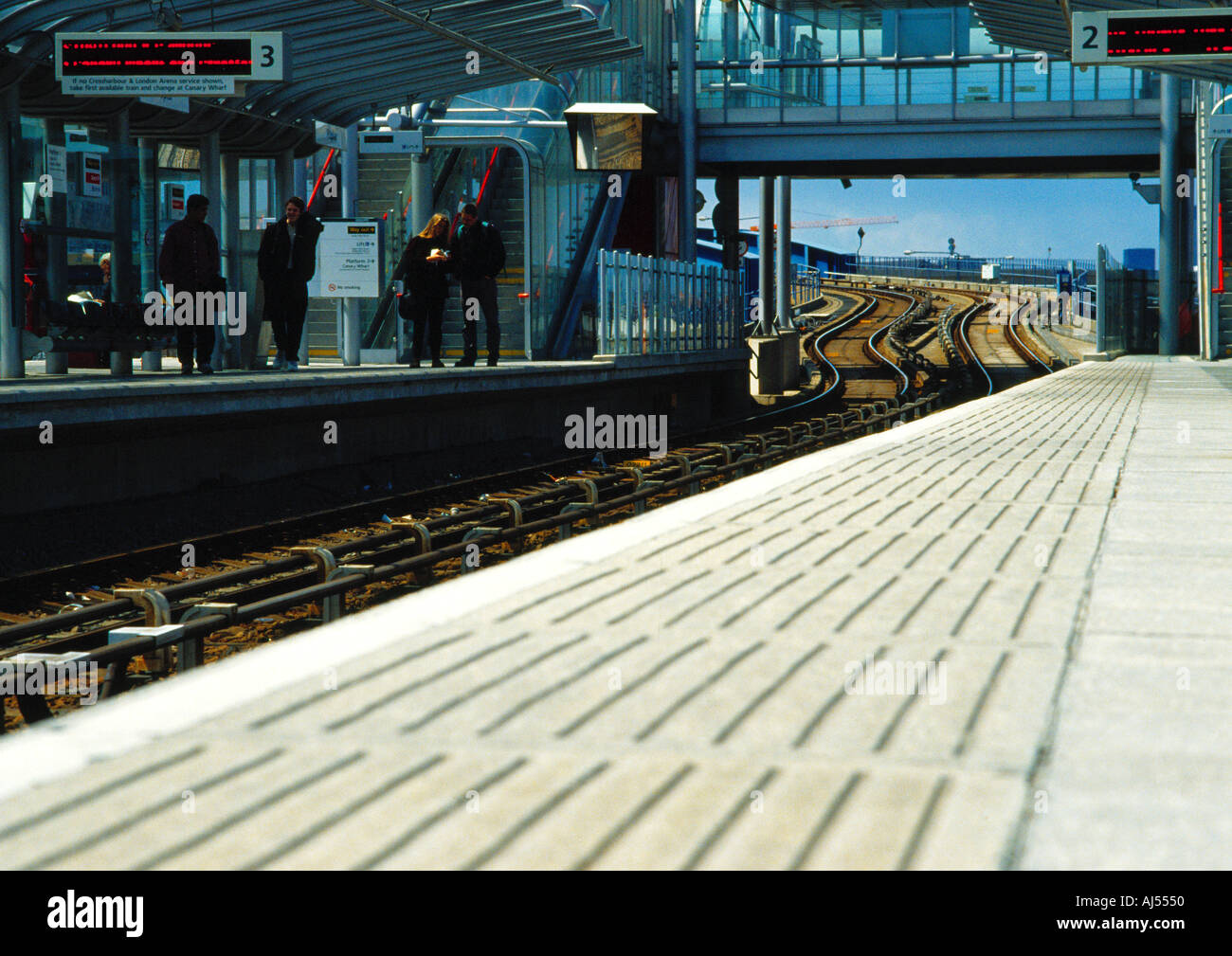 Commuters wait for train at station Stock Photo - Alamy