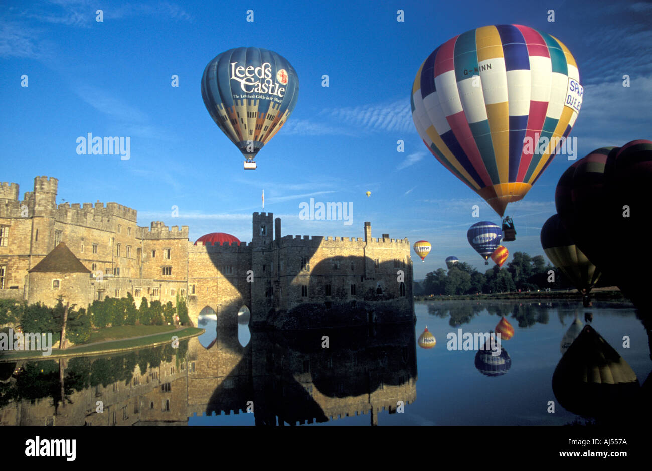 Hot air ballooning leeds castle hi-res stock photography and images - Alamy