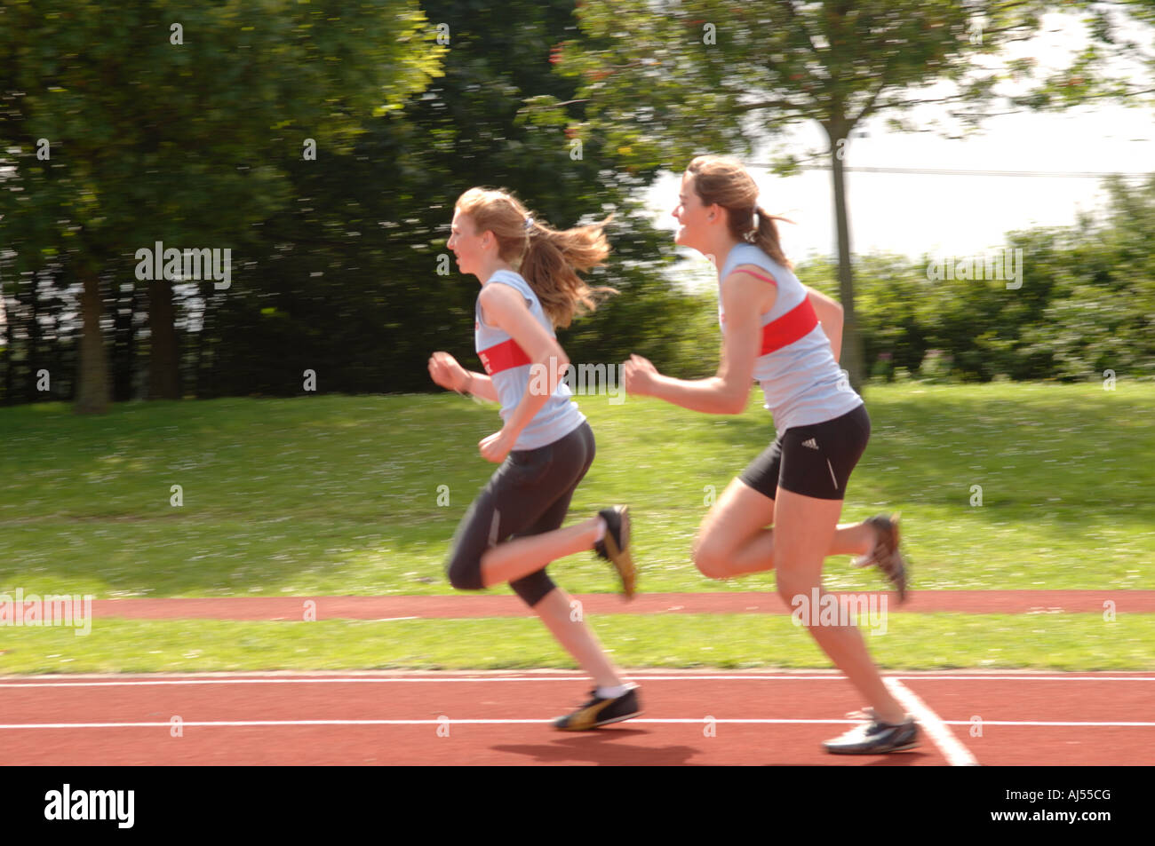 Athletics track girls hi-res stock photography and images - Alamy