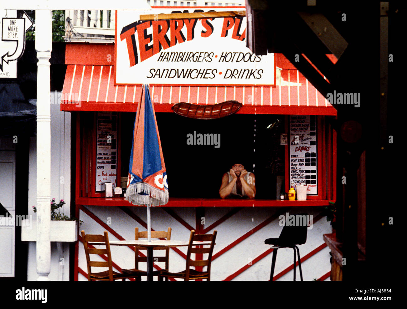 Self serve kiosk hi-res stock photography and images - Alamy