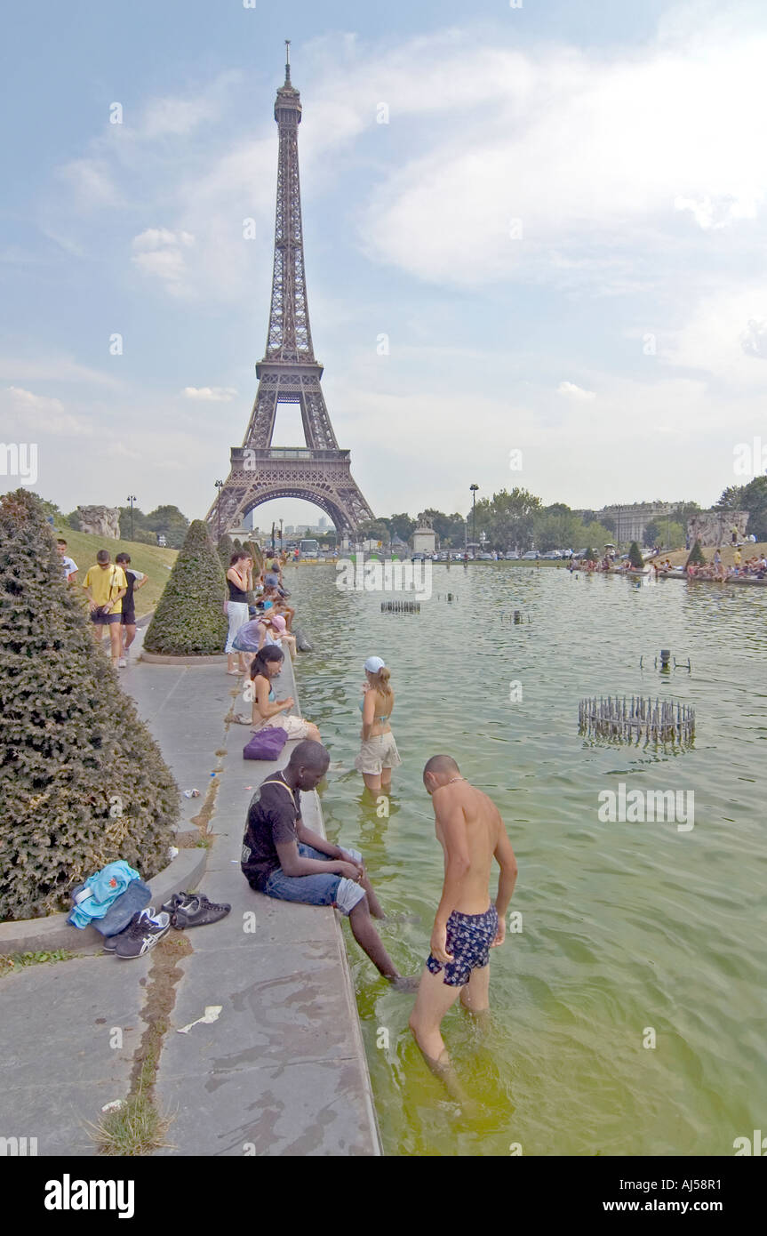 Paris heat wave eiffel tower hi-res stock photography and images - Alamy
