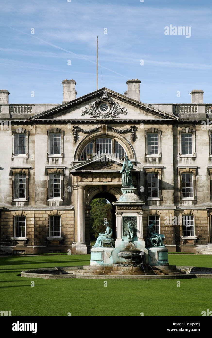 Kings college gibbs building hi-res stock photography and images - Alamy