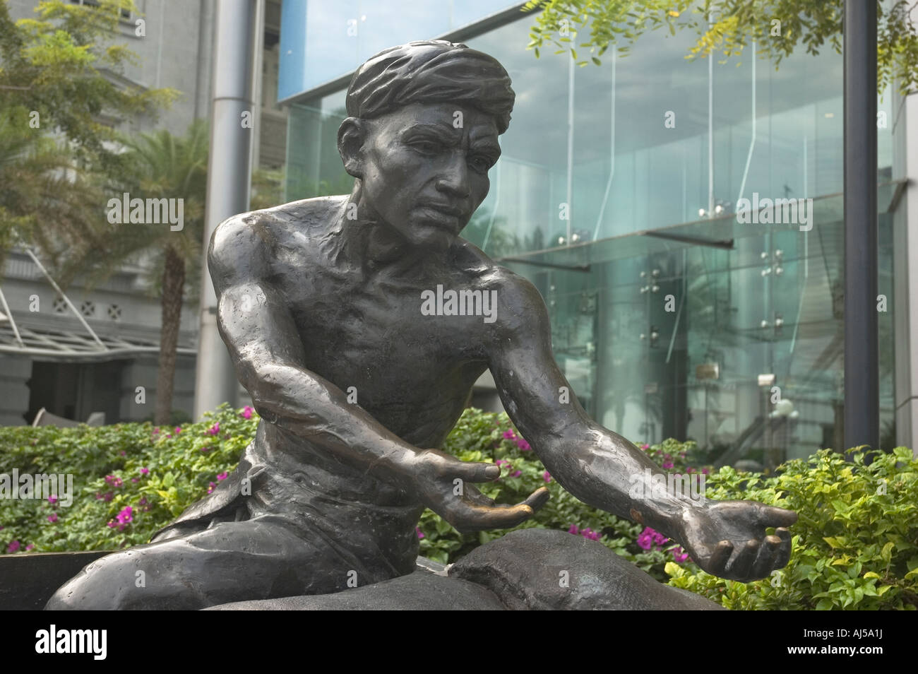 Part of the River Merchants bronze sculpture by Aw Tee Hong, Boat Quay ...