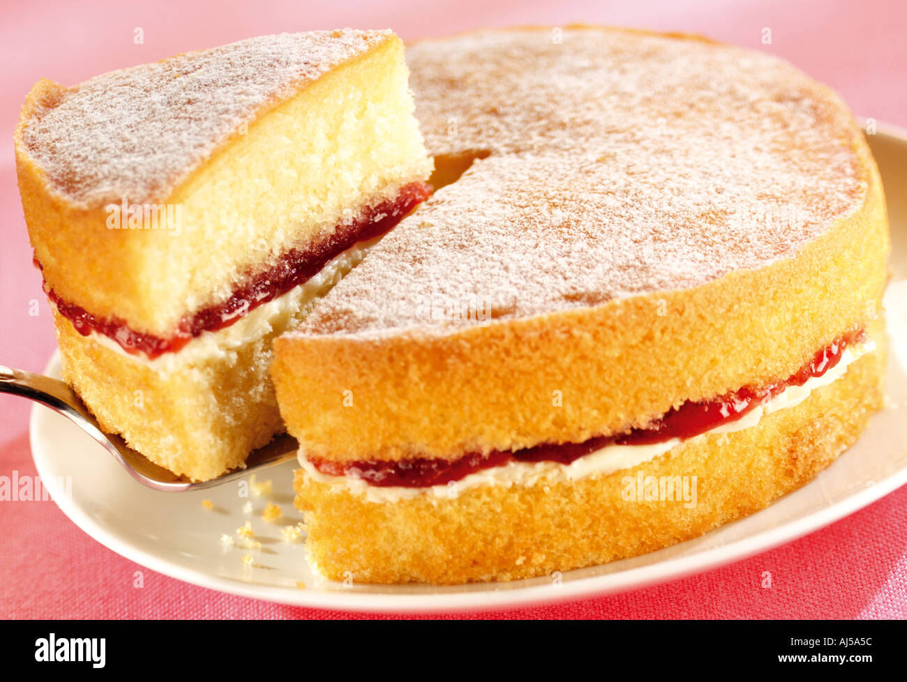 VICTORIA SPONGE CAKE Stock Photo - Alamy