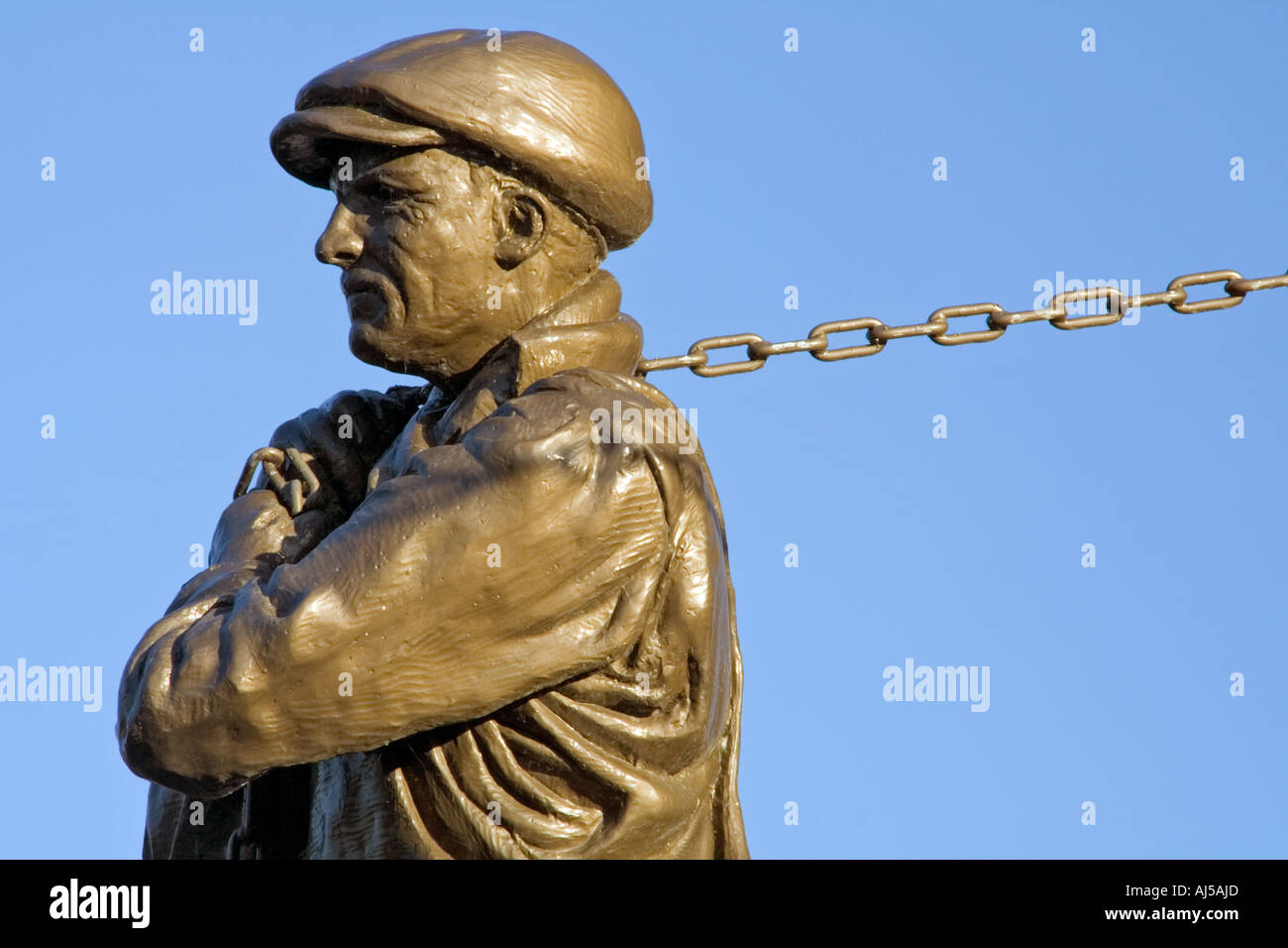 Statue of a shipyard worker by Andy Scott at the Clydebuilt museum ...