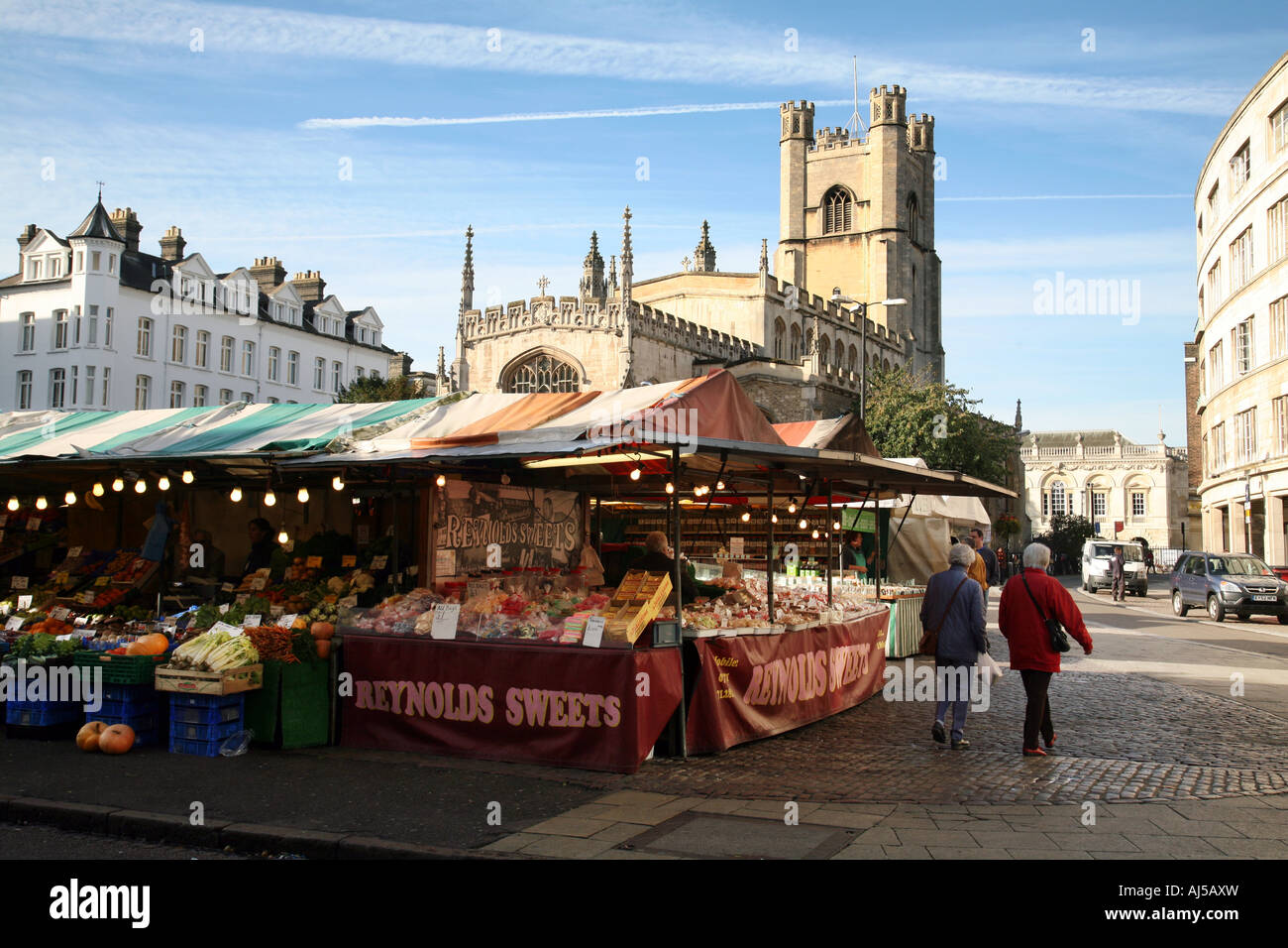The market and St Marys Church, Cambridge, UK Stock Photo - Alamy