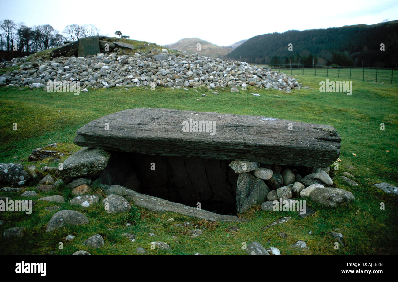 Neolithic Nether Largie South Chambered Cairn Stock Photo - Alamy