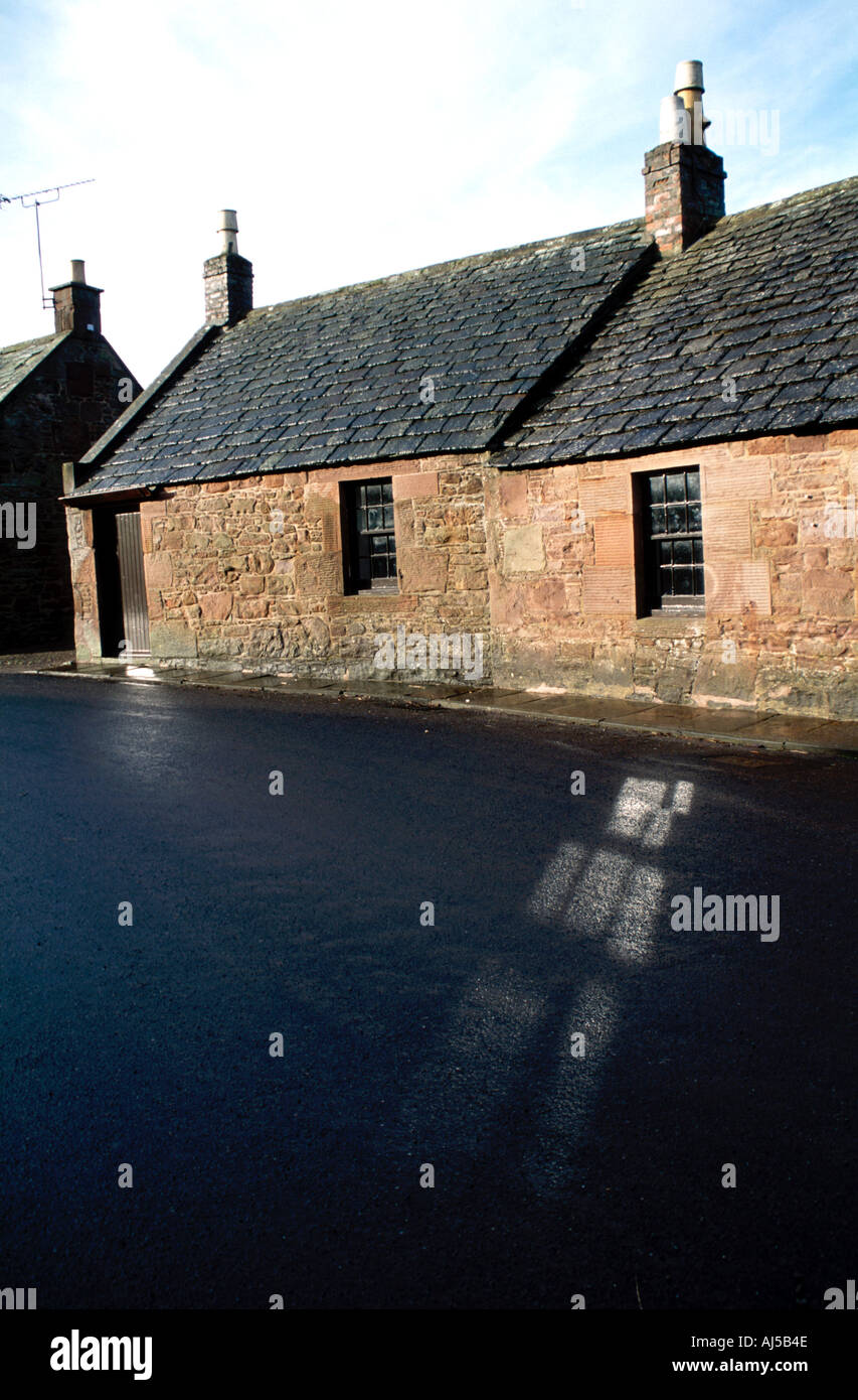 Red sandstone cottages hi-res stock photography and images - Alamy