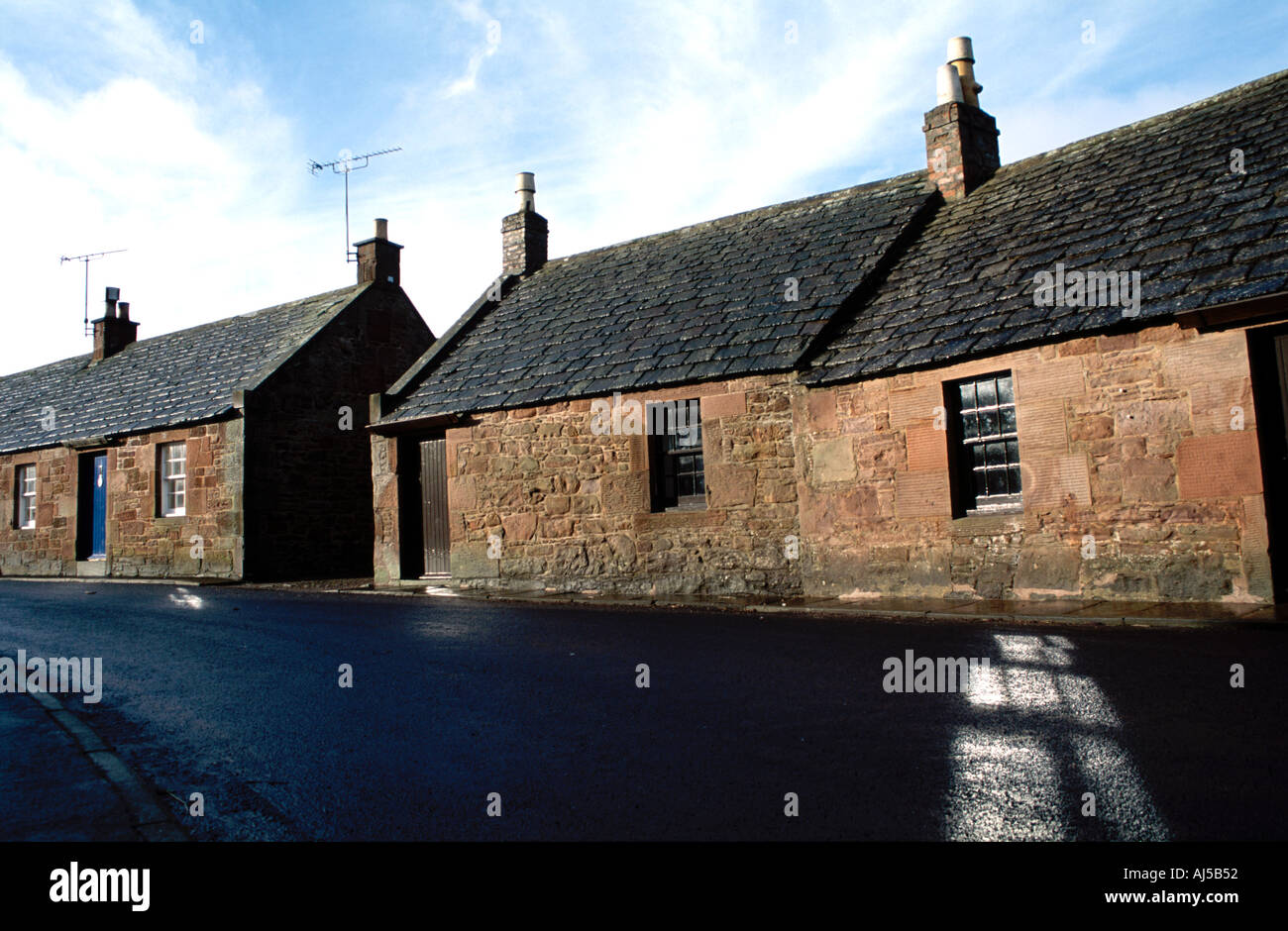 Red sandstone cottages hi-res stock photography and images - Alamy