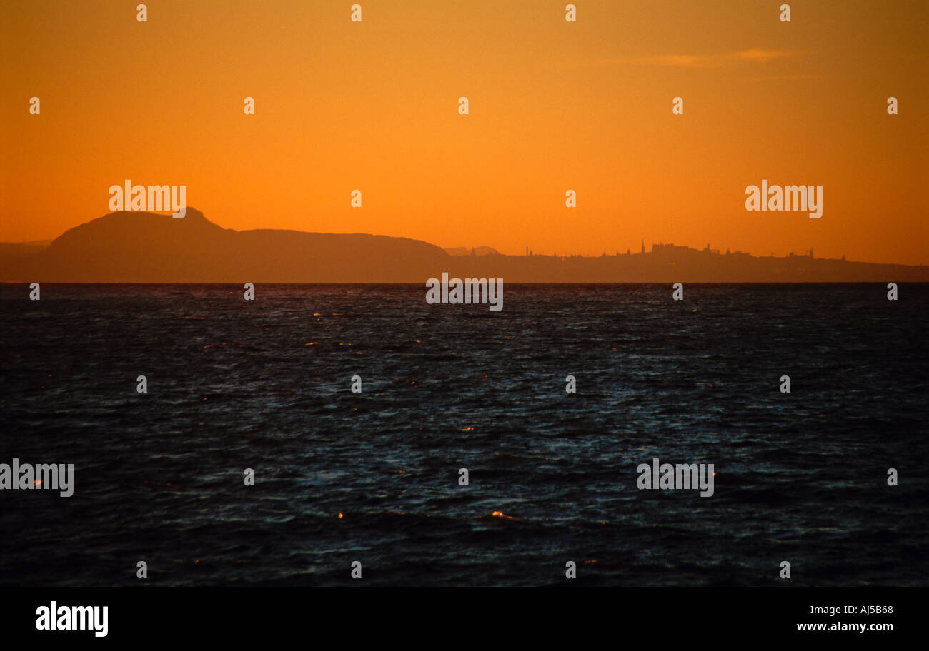Edinburgh sunset skyline hi-res stock photography and images - Alamy
