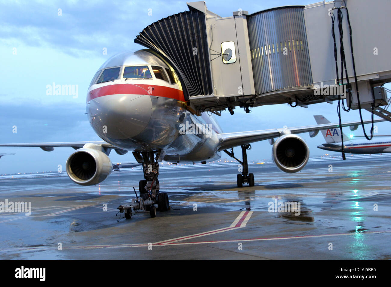 American airlines jetbridge hi-res stock photography and images - Alamy