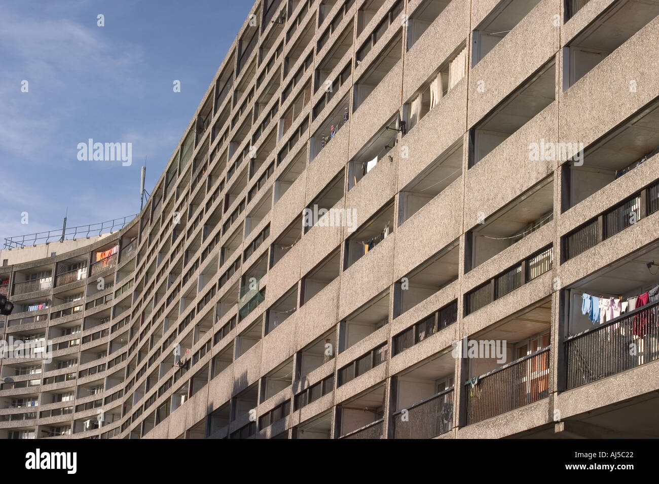 Edinburgh high rise council flats hi-res stock photography and images ...