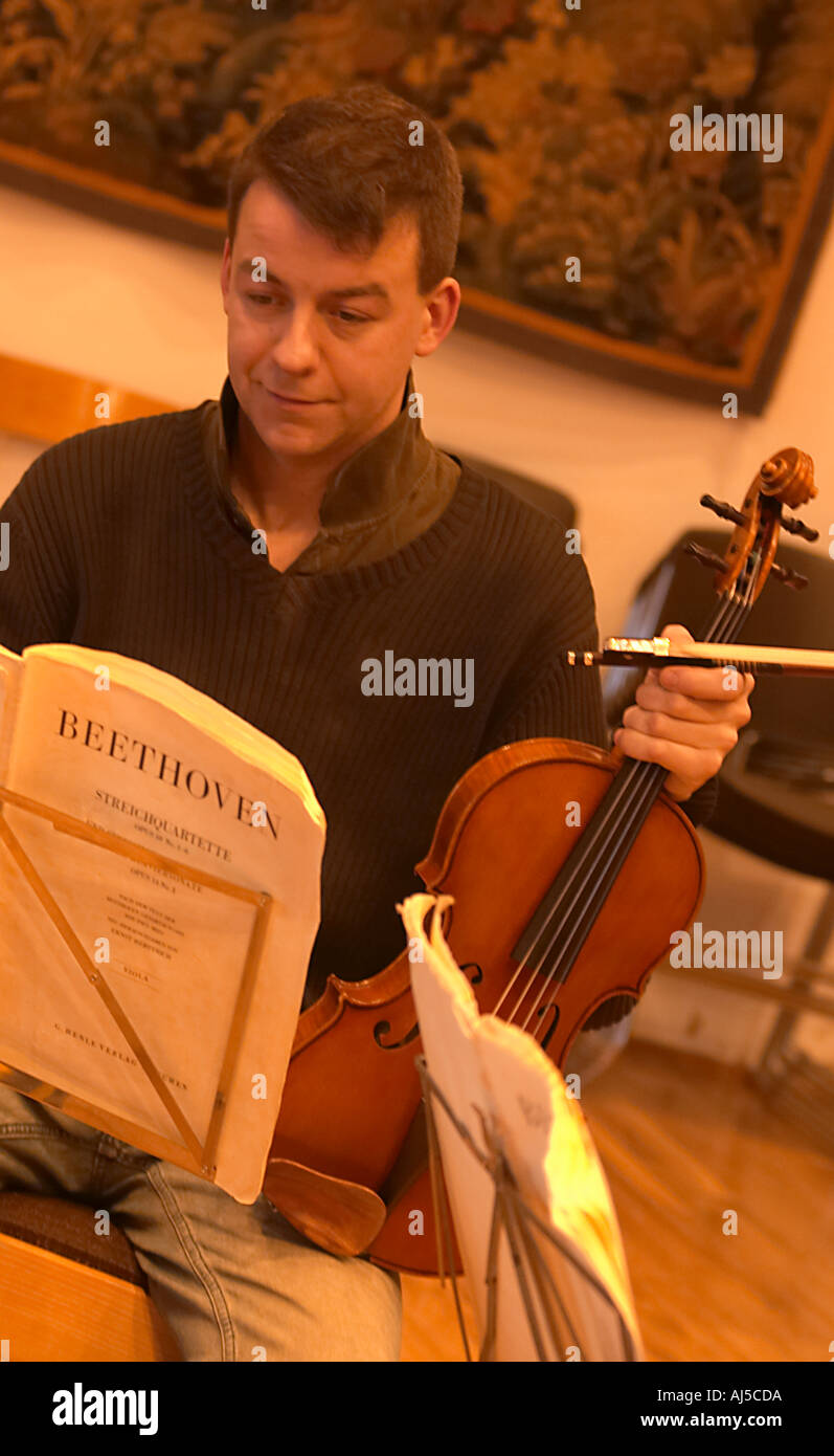 Musican instruments hi-res stock photography and images - Alamy