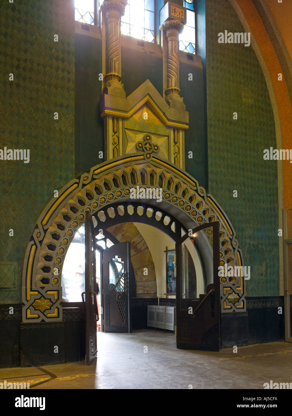 entrance to dome, Elephant House, Budapest Zoo, Hungary Stock Photo - Alamy