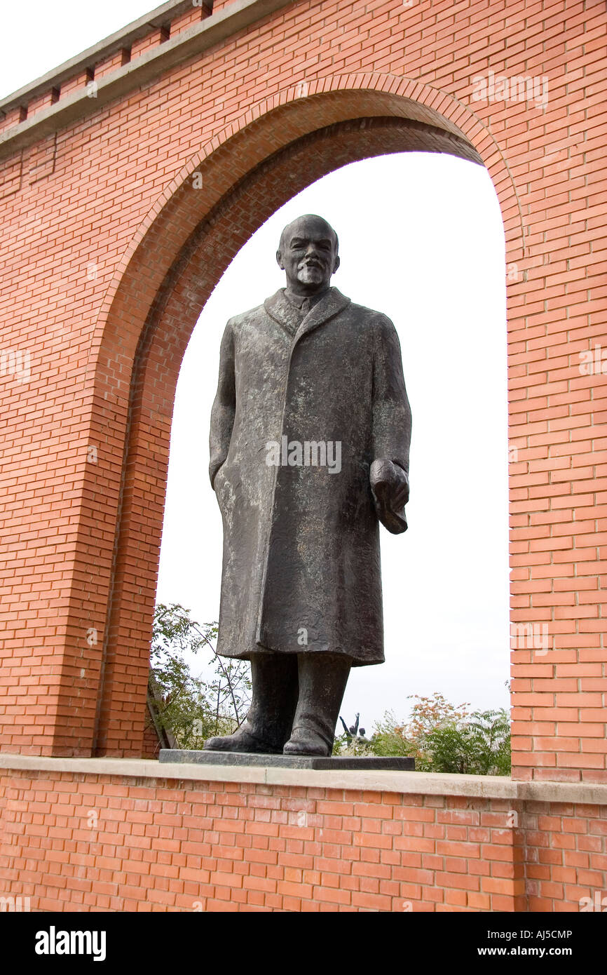 Statue of Lenin in Statue Park, Budapest Stock Photo - Alamy