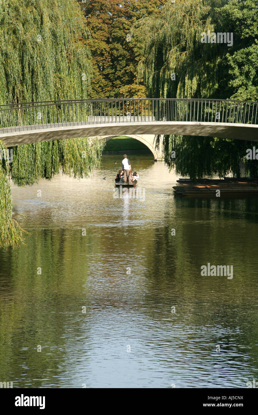 Cambridge punting - A punter on the River Cam, Cambridge Stock Photo ...