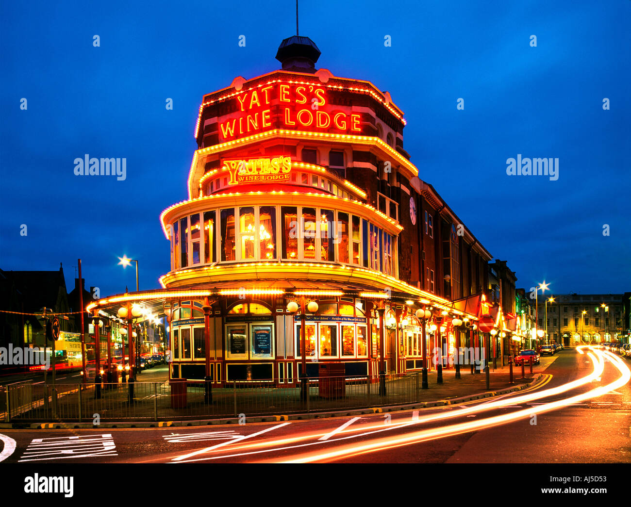yates s wine lodge blackpool night england uk Stock Photo - Alamy