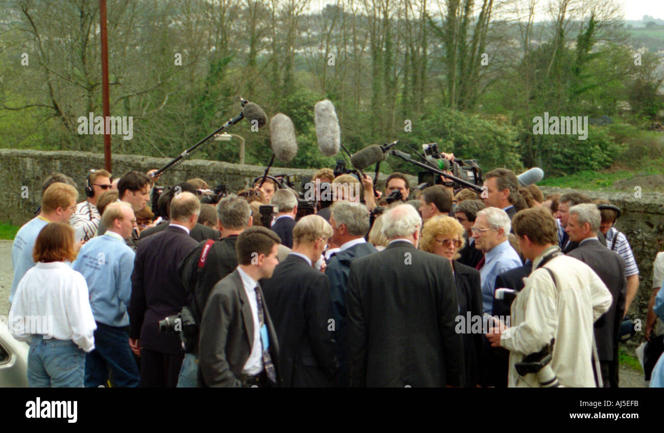 Media scrum hi-res stock photography and images - Alamy