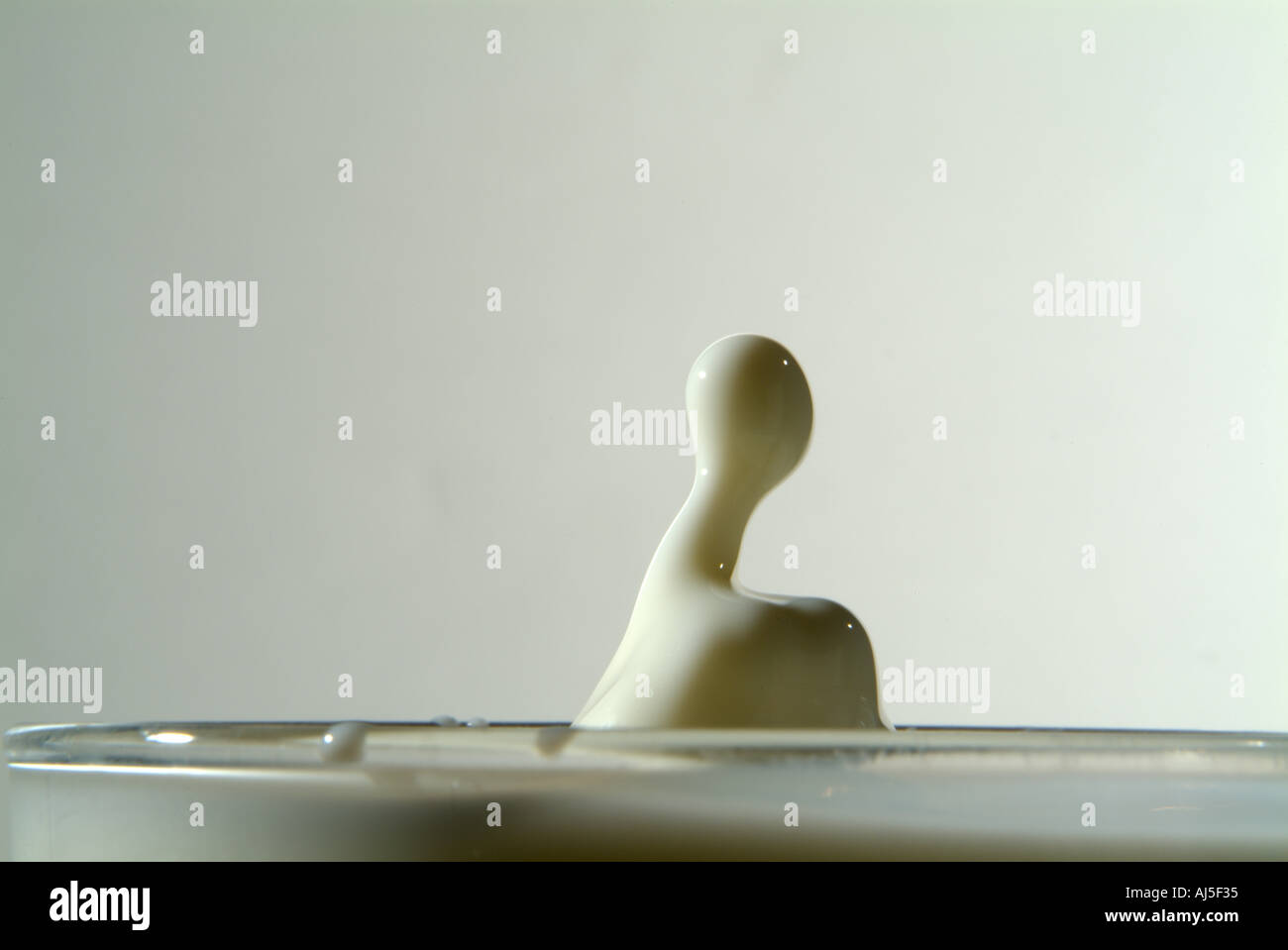 Shot glass splash illustration hi-res stock photography and images - Alamy