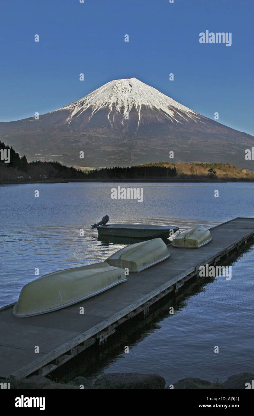 Mt fuji and lake tanuki hi-res stock photography and images - Alamy