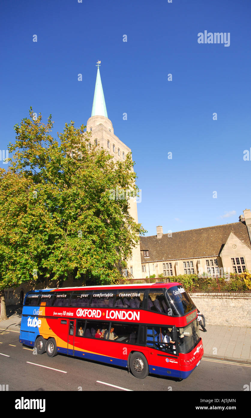 Oxford united coach hi-res stock photography and images - Alamy