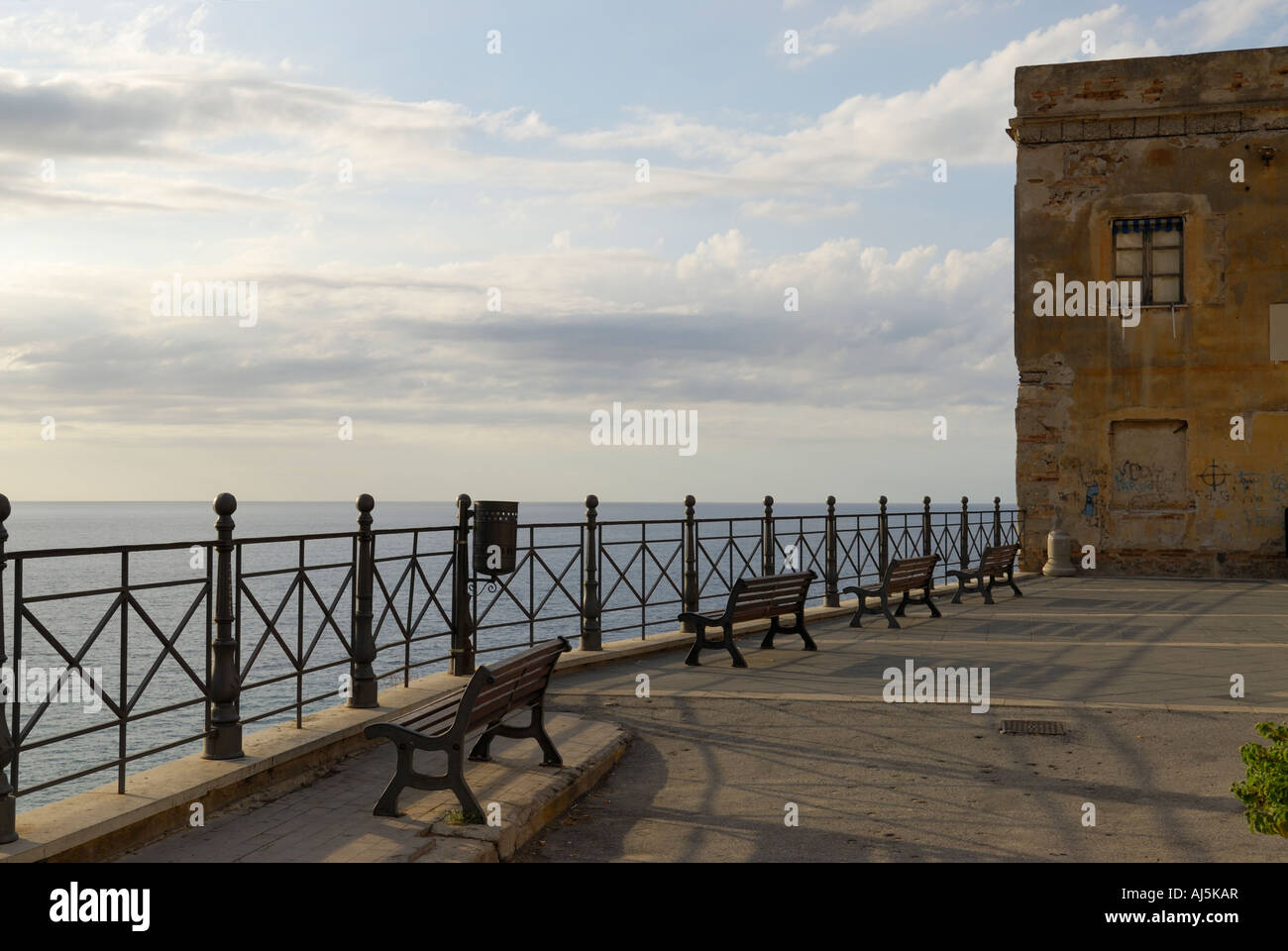 Oceanfront palace hi-res stock photography and images - Alamy