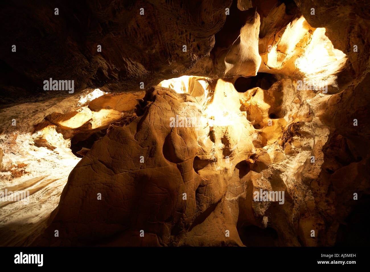 Stalagmites and stalagtites in Chifley Cave at Jenolan Caves in Blue ...