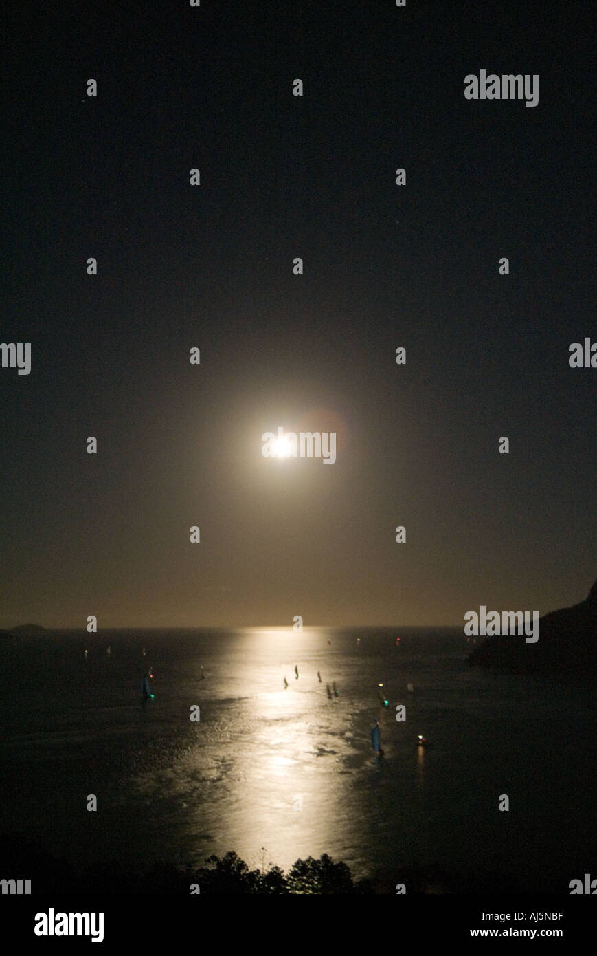 Great barrier reef australia full moon hi-res stock photography and ...